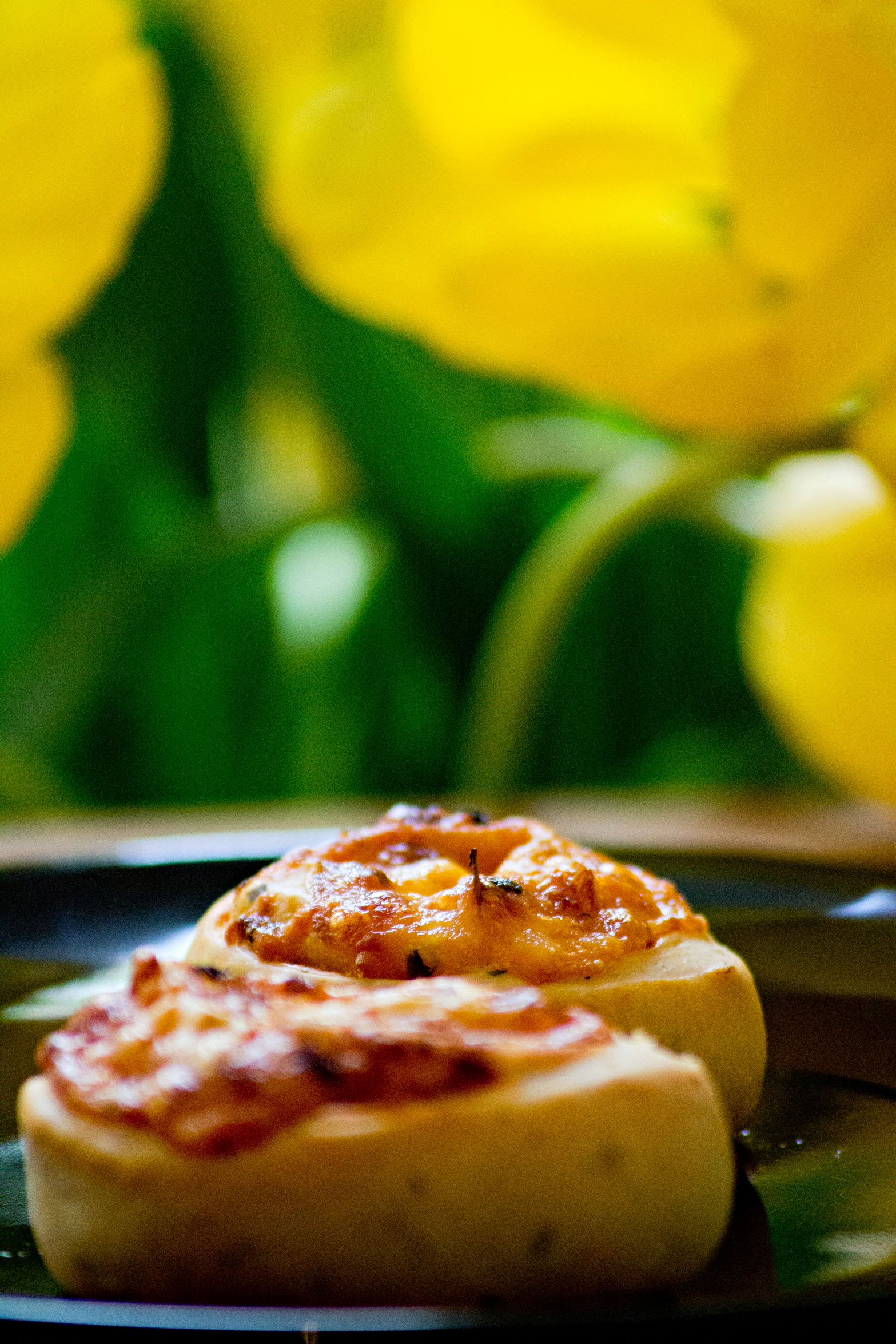 Ofenfrische Pizzaschnecken mit Schinken - schnelles Fingerfood-Rezept