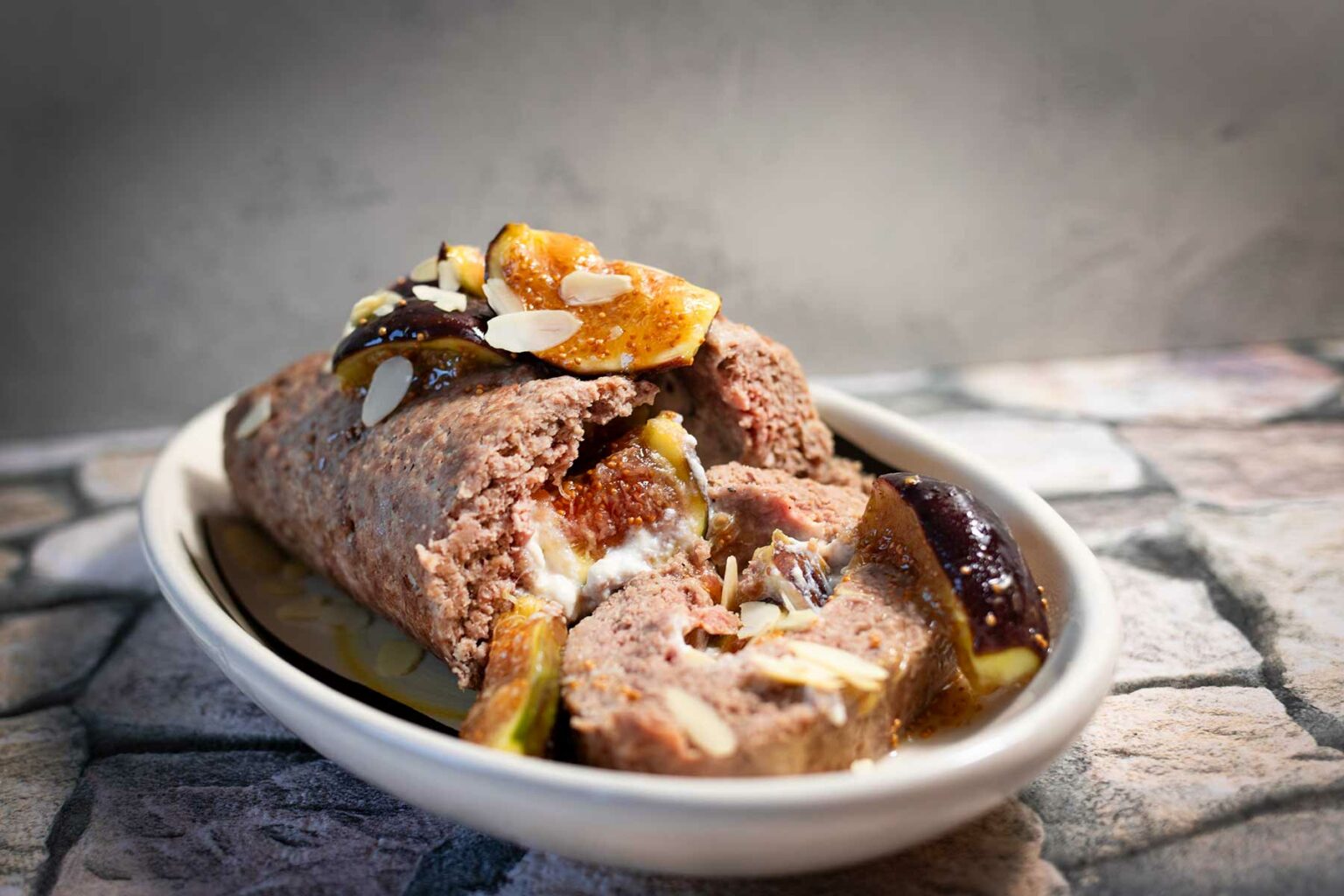 Gefüllter Hackbraten mit Ricotta und Feigen | Dishes Delicious